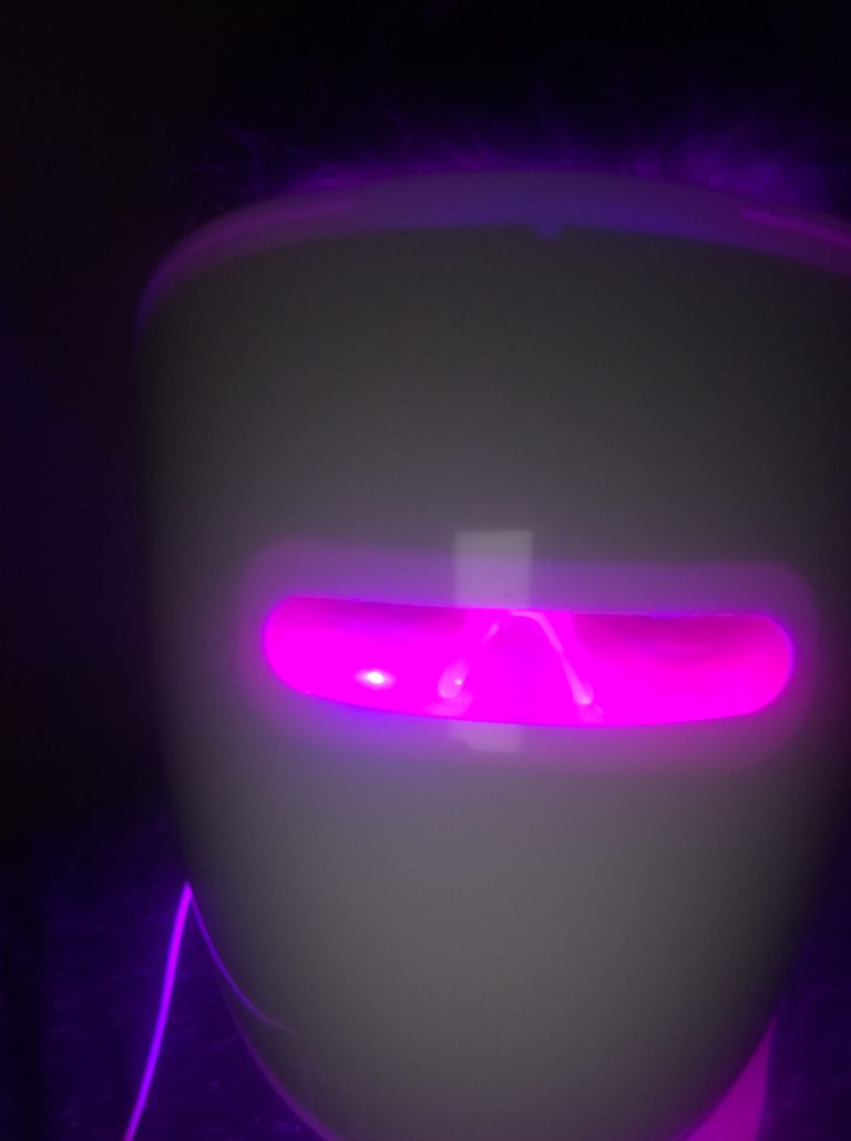 Neutrogena Acne Light Therapy Mask - Really Into This